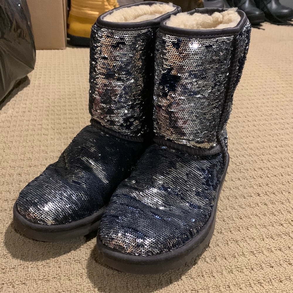 Ugg Sequin Changing Boots, Silver To Blue, Size 7 - Gem